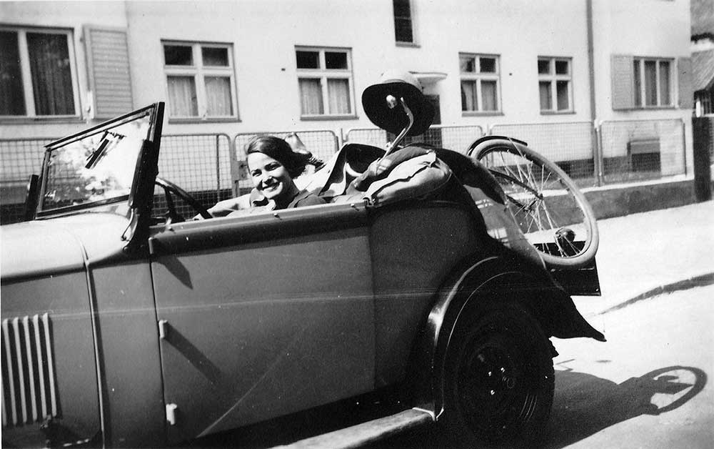 University Studies - Elisabeth Noelle-Neumann